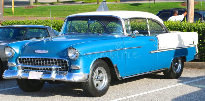 Chevy Classic Car Antiguo Azul Y Blanco Imagen editorial - Imagen de ...