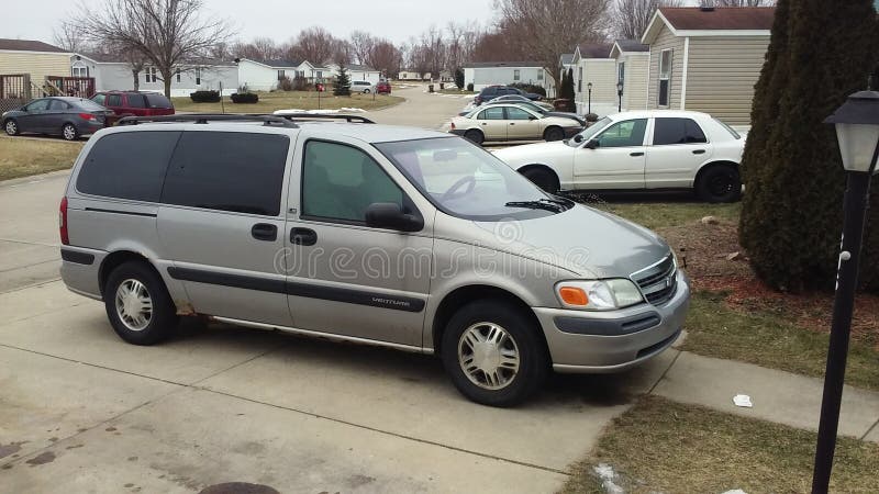 2000 Chevy Venture editorial photo. Image of minivan - 66043081