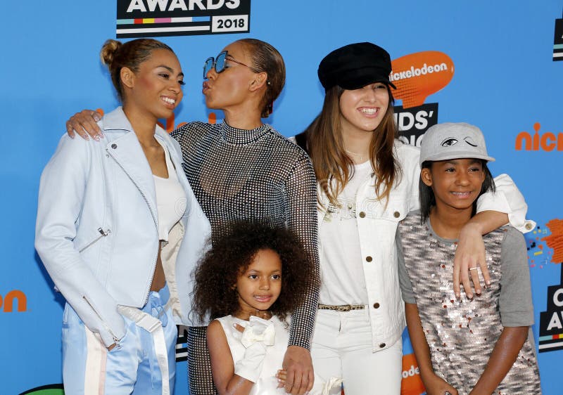 "chi" Gulzar Di Mel B, Di Madison Brown Belafonte, Di Angel Iris Murphy ...