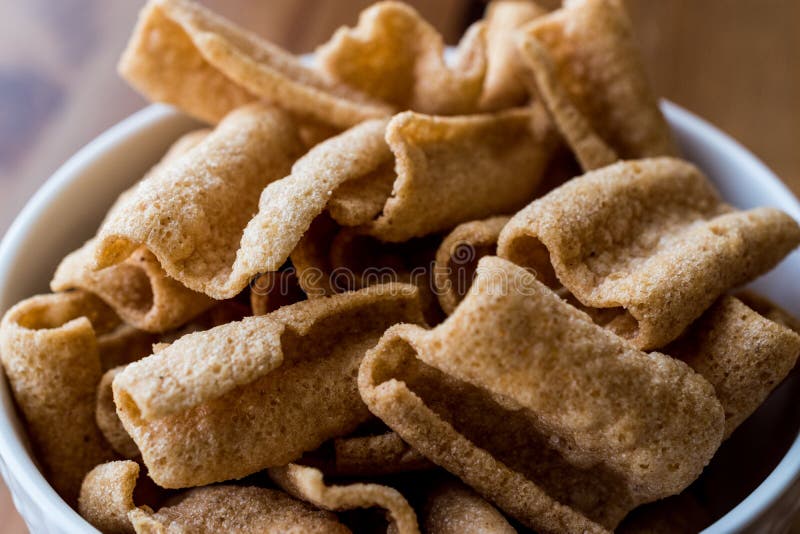 Chia Chips Ou Biscuits Dans Une Cuvette Image stock - Image du graines ...