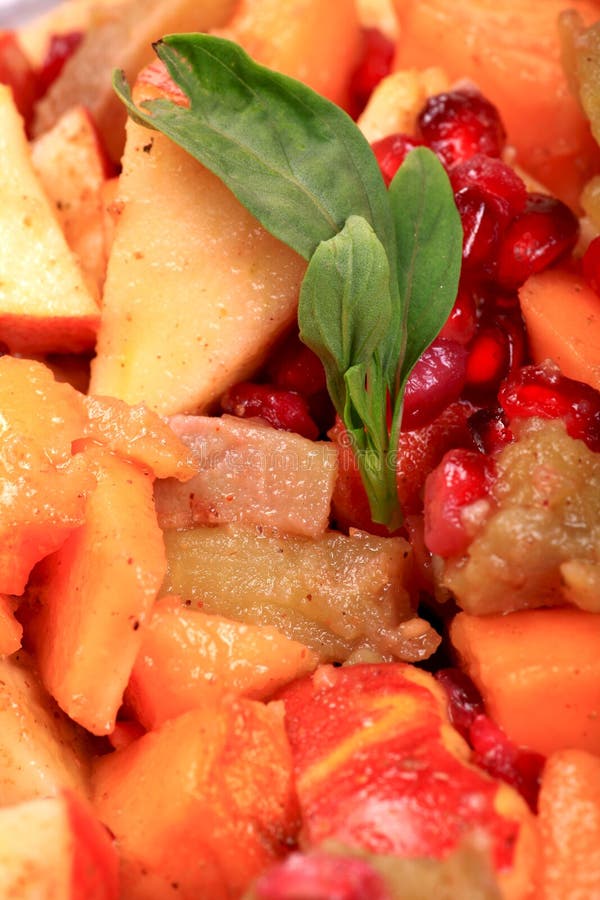 Chiacchierata della frutta fotografia stock. Immagine di piatto - 28291302