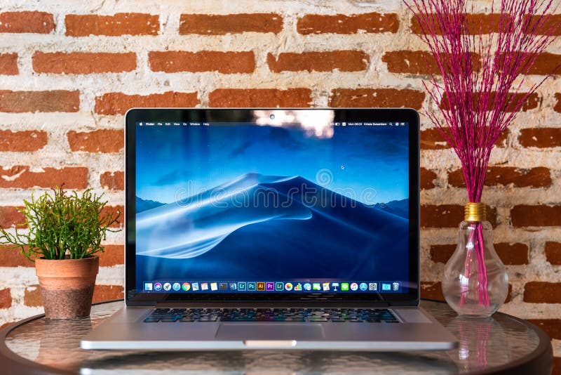 Macbook computers on table editorial image. Image of concrete - 138073780