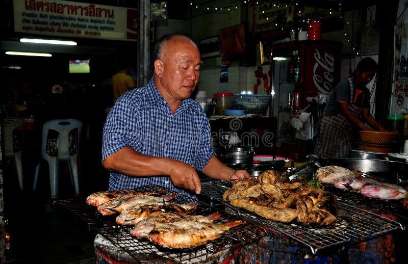 Thai Chef Cooking Fried Meat and Vegetables Donburi Japanese Food Show ...