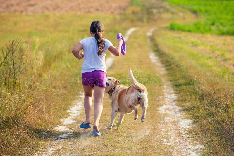 7,709 Chica Joven Con El Perro En Campo Fotos de stock - Fotos libres ...