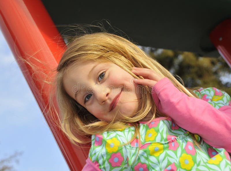 Chica joven descarada imagen de archivo. Imagen de color - 13395071