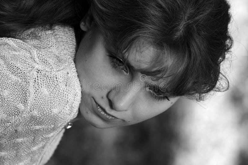 Chica joven triste foto de archivo. Imagen de lindo, tranquilidad - 3526924