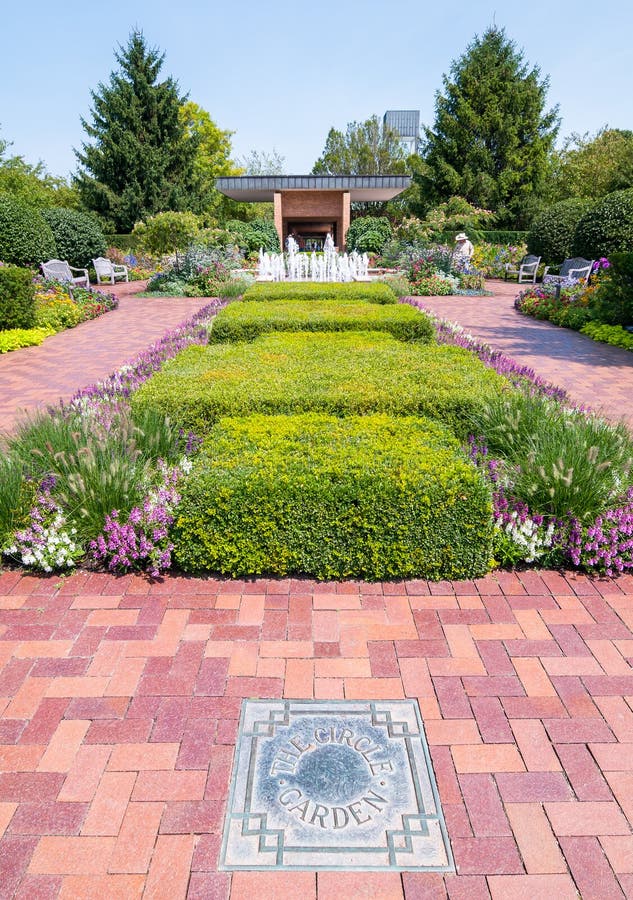The Circle Garden Area at Chicago Botanic Garden, Glencoe, USA ...