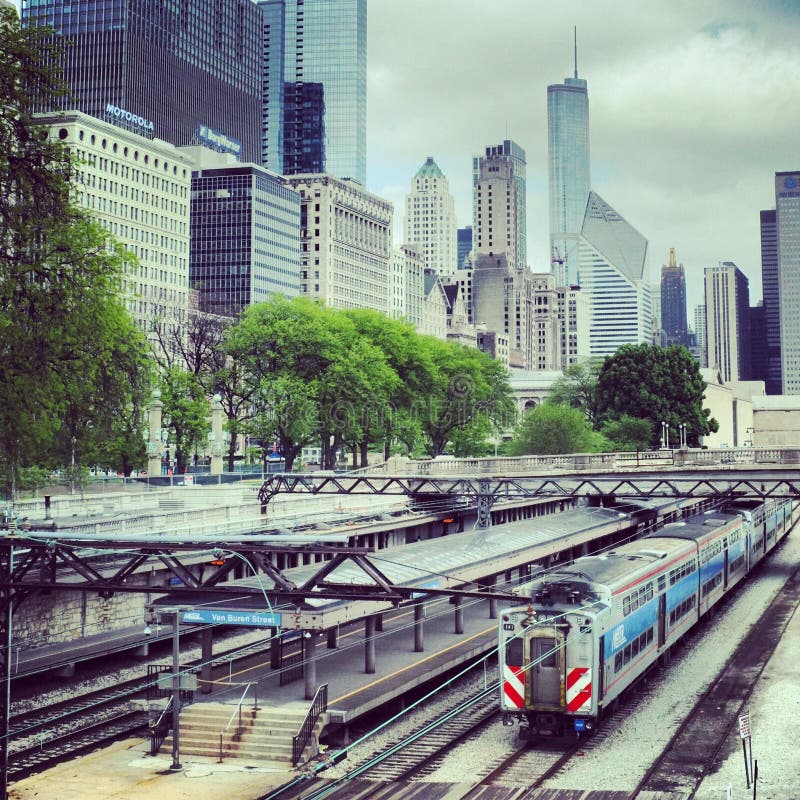 Chicago CTA bus and train editorial image. Image of commute - 37183770