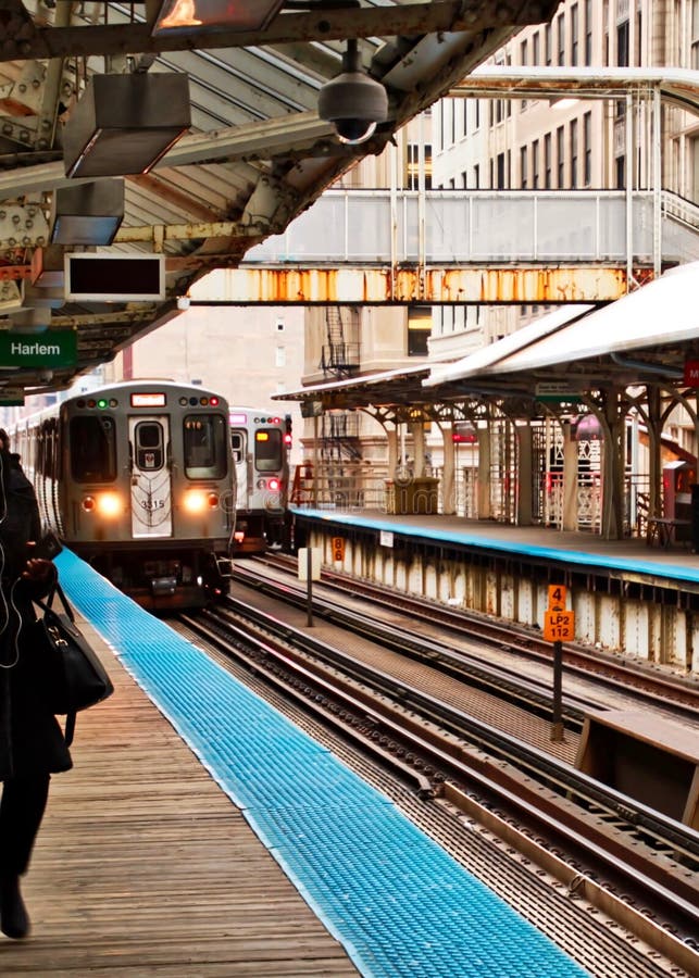 Chicago S Elevated El Train As Seen from Adams/Wabash Platform As it ...