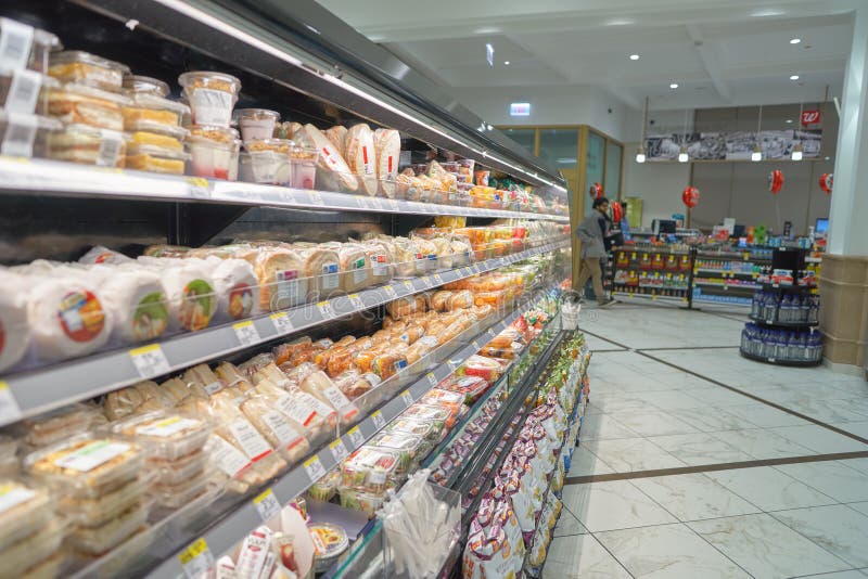 Walgreens store editorial stock image. Image of grocery - 99036099