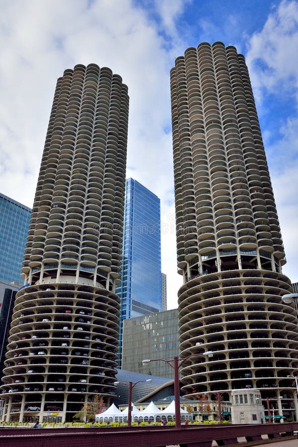 Chicago Marina Twin Towers immagine editoriale. Immagine di costruzione ...