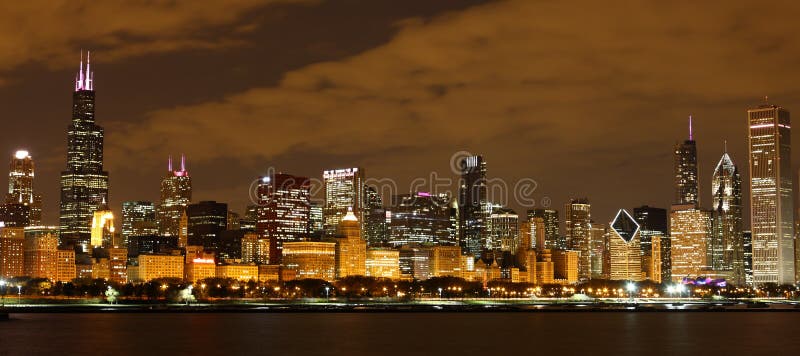 Chicago at night stock photo. Image of houses, city, downtown - 17473394