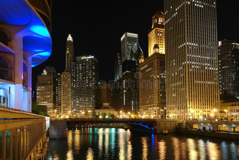 Chicago at night stock image. Image of buildings, dark - 5711421