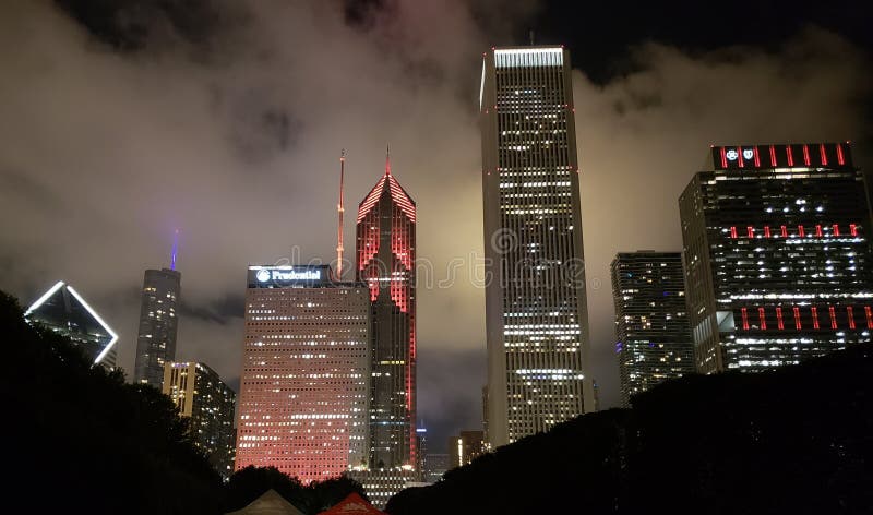 Chicago night scene editorial image. Image of skyline - 124366320