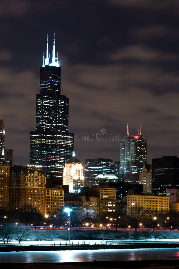 Chicago at night stock image. Image of building, illinois - 8875549
