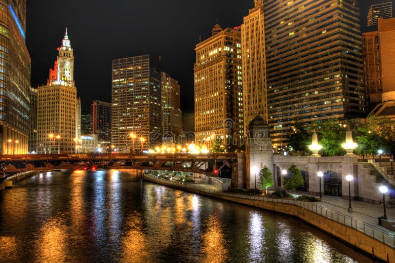 Chicago at night stock image. Image of building, illinois - 8875549