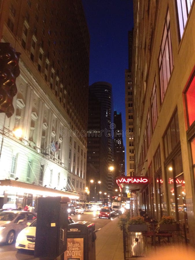 Chicago at night editorial stock image. Image of night - 46068039