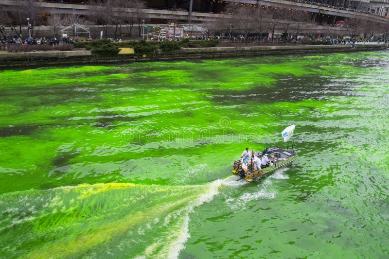 Chicago River dyed green editorial image. Image of colorful - 31558370
