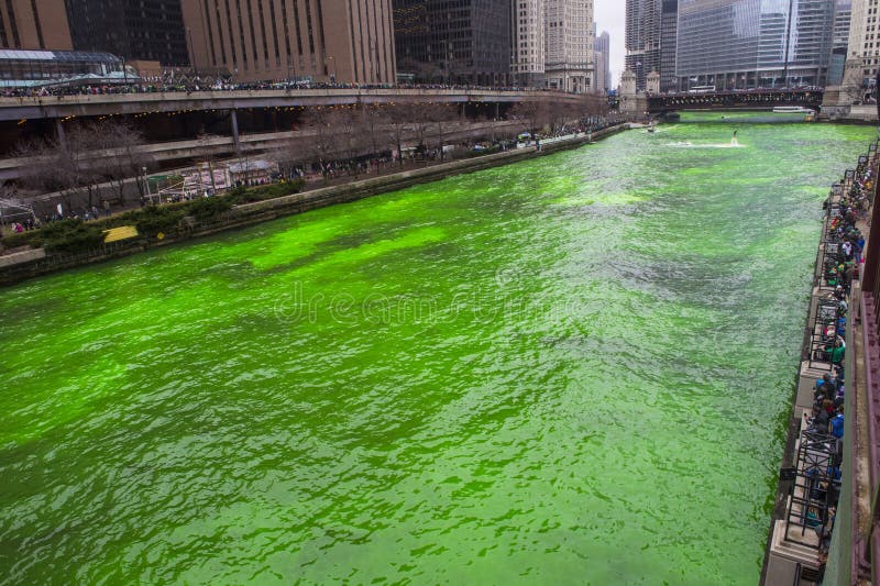 Chicago River dyed green editorial photo. Image of water - 31820806