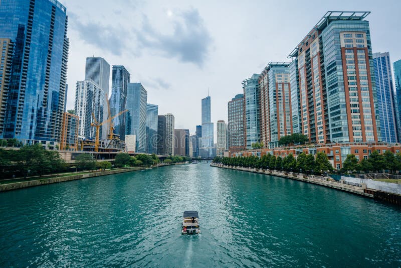 The Chicago River, in Chicago, Illinois Editorial Image - Image of ...
