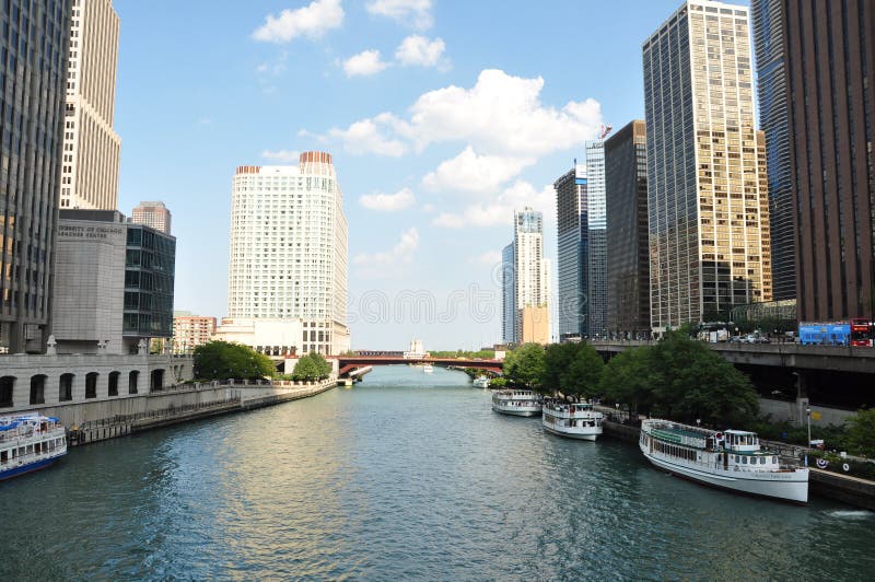 Chicago River editorial image. Image of skyscrapers, blue - 33404075