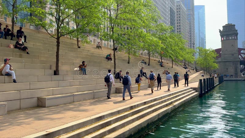 Chicago Riverwalk No Centro Da Cidade De Chicago Estados Unidos Junho 2023 Filme - Vídeo de cena ...