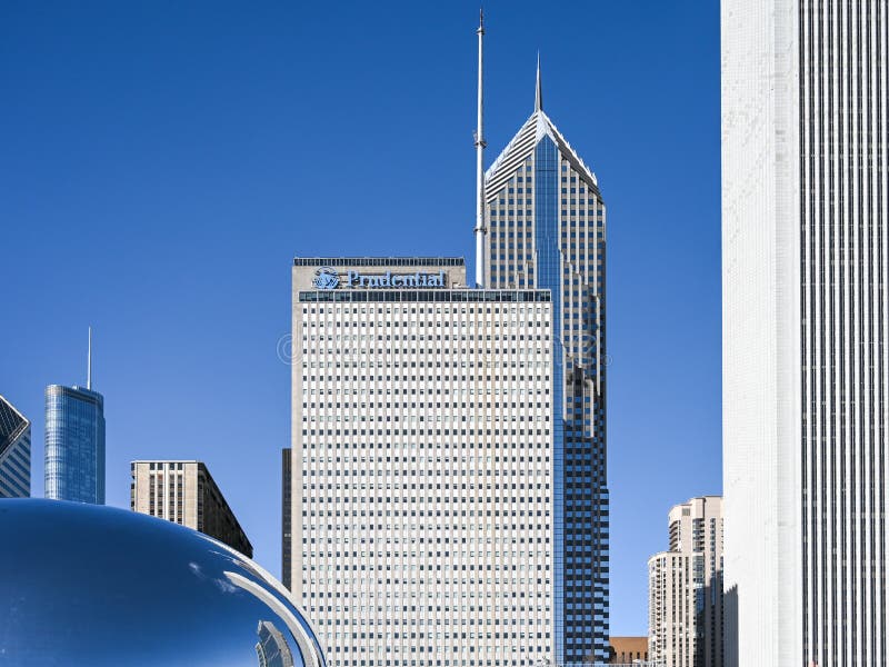 Chicago Skyline and Cloud Gate Editorial Photo - Image of artwork ...