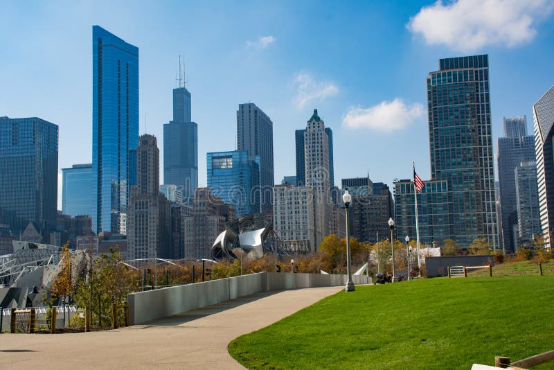 Chicago Skyline in Millennium Park Editorial Photography - Image of ...