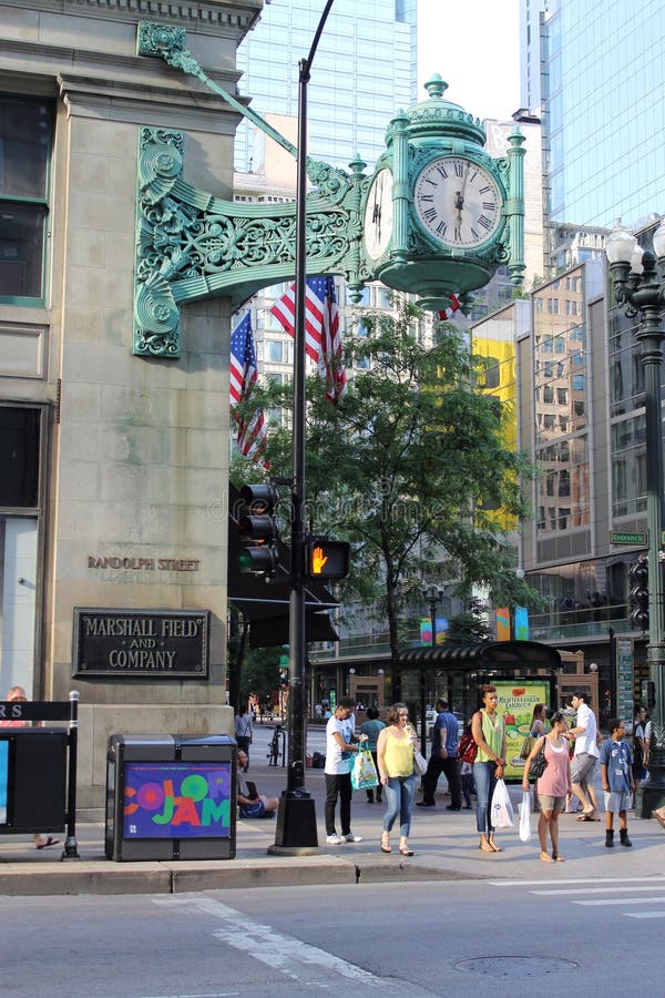 Chicago Street Scene with Marshall Field Clock Editorial Photo - Image ...