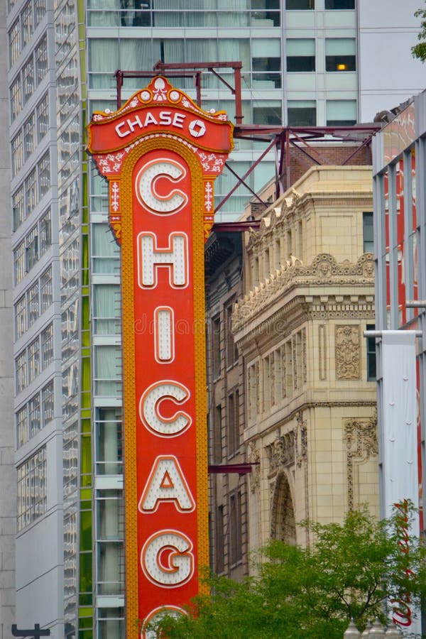 Chicago Theatre sign editorial image. Image of street - 272913380