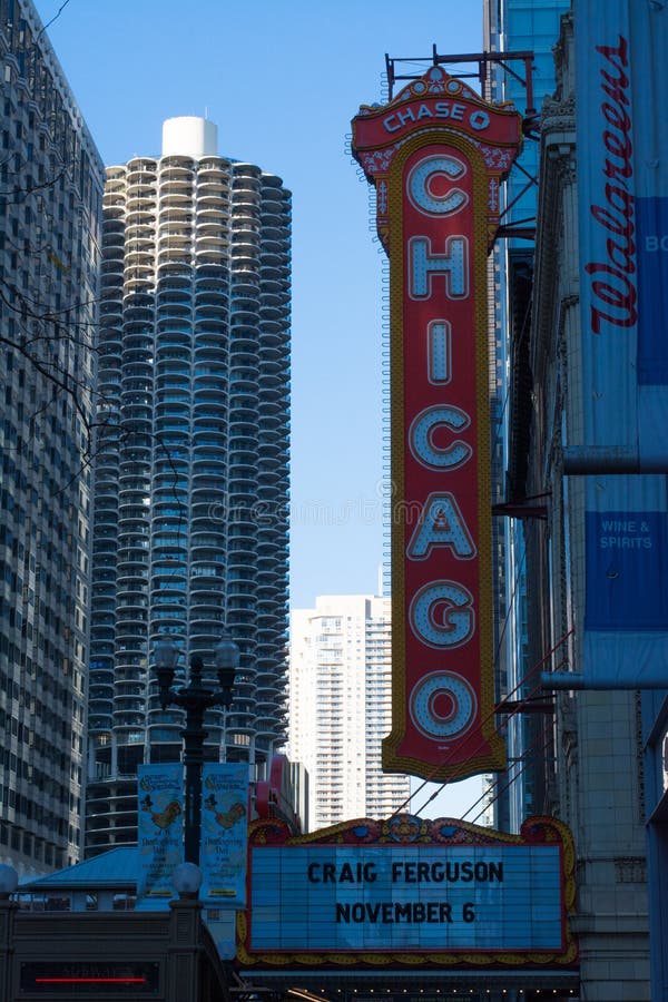 Chicago Theatre editorial image. Image of chicago, sign - 90575805