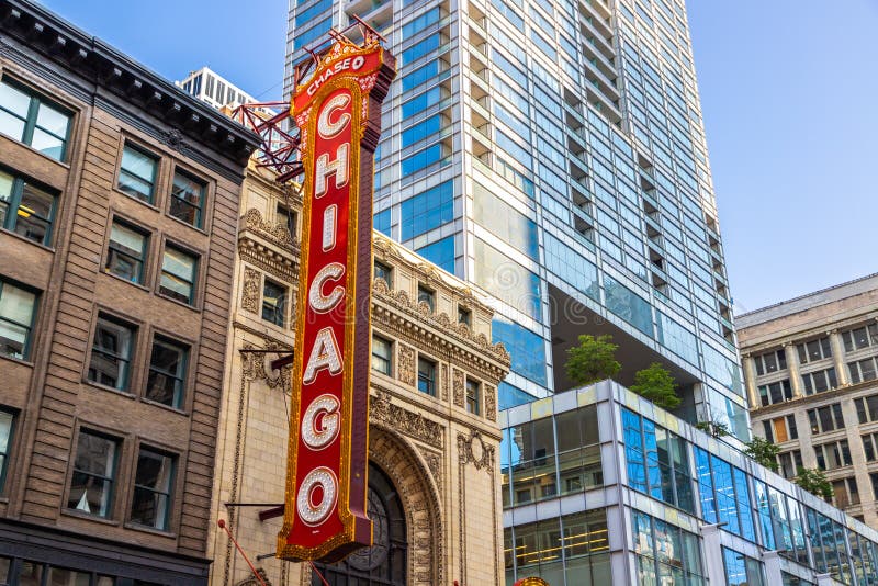 Chicago Theatre sign editorial photography. Image of theater - 194834247