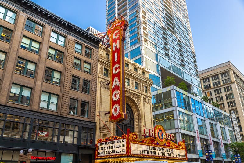 Chicago Theatre sign editorial photography. Image of downtown - 263038532