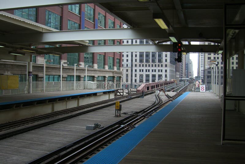 Chicago CTA bus and train editorial image. Image of commute - 37183770