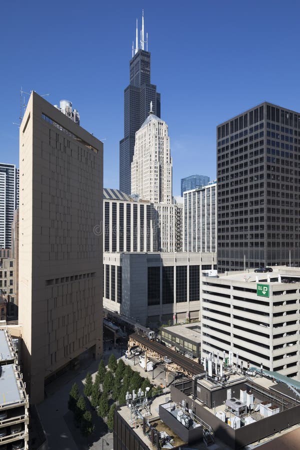 Chicago vertical building editorial photo. Image of city - 130105496