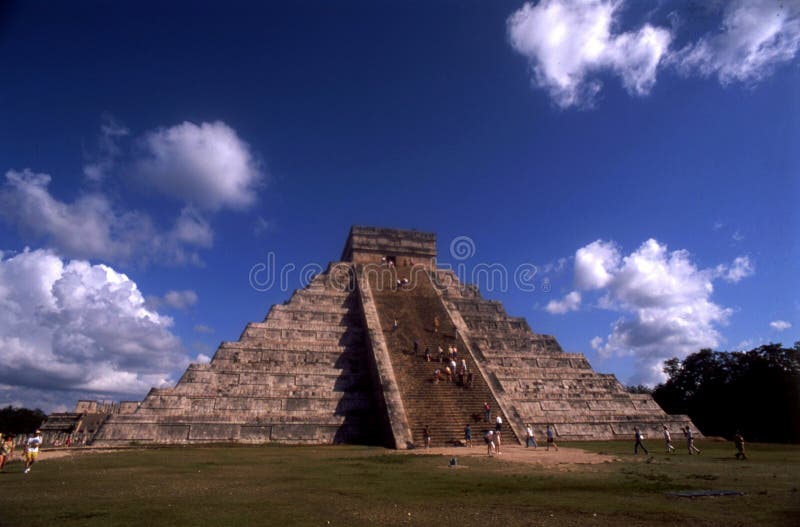 CHICHEN ITZA, Pyramid of Kukulcan El Castillo, Chichen Itza, Yucatan ...
