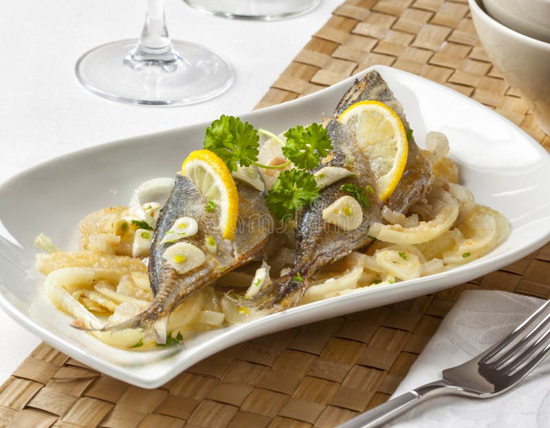 Chicharro, jurel frito foto de archivo. Imagen de caballa - 107000508