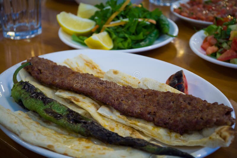 Chiche-kebab Turc D'Adana De Nourritures Du Plat Photo stock - Image du ...