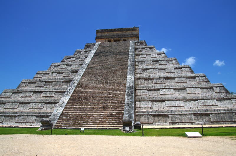 Chichen Itza Kukulkan Pyramid Stock Photo - Image of talons, site: 43786666
