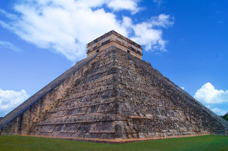 Chichen Itza Mayan Pyramid in Yucatan Stock Image - Image of yucatan ...