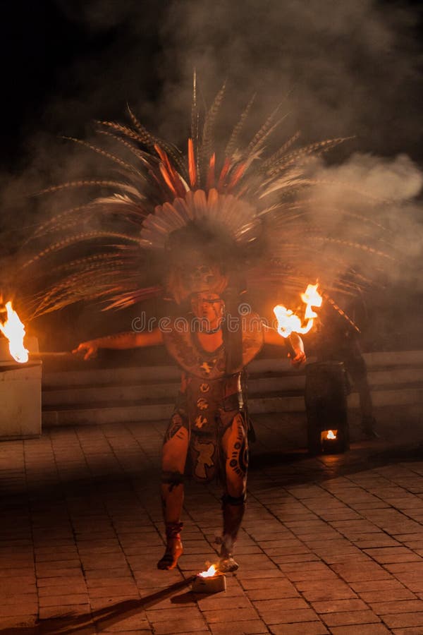 CHICHEN ITZA, MEXICO - FEB 25, 2016: Native Mayan Dancer Performance ...