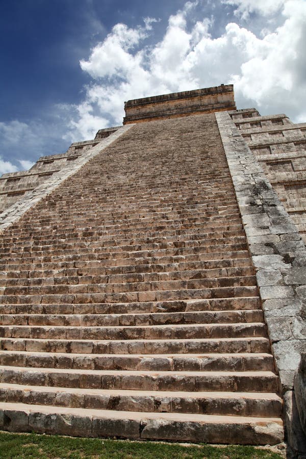 Chichen-Itza Mexico stock photo. Image of temple, pyramid - 39048972