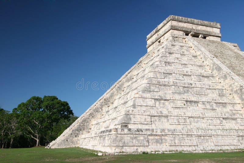 Chichen Itza Pyramid Picture. Image: 5102744