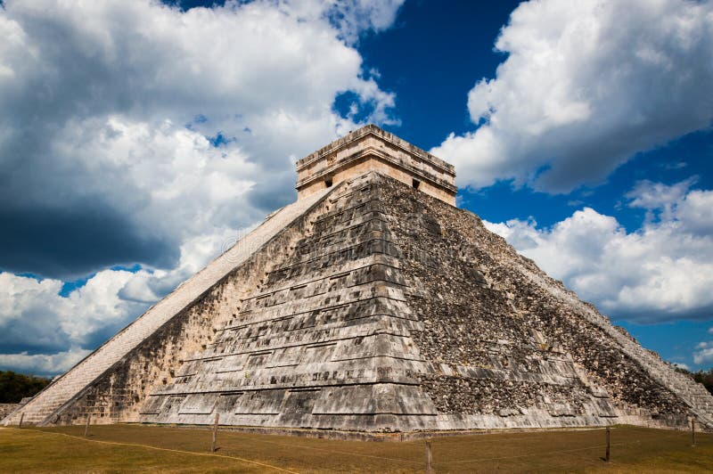 Spring Equinox At Chichen Itza Kukulcan Temple Stock Photo - Image of ...