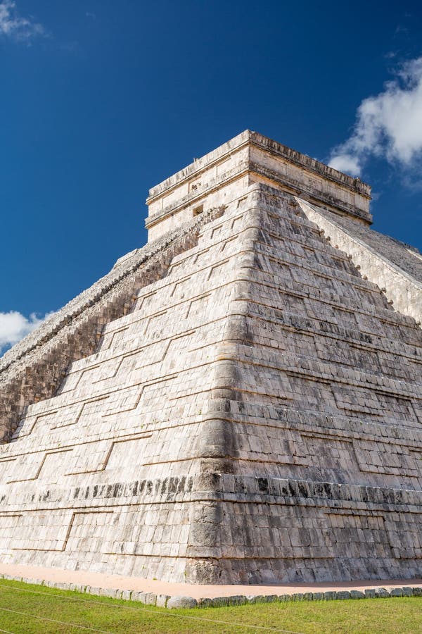 Chichen Itza, Tempio Di El Castillo Di Kukulkan, Yucatan, Messico ...