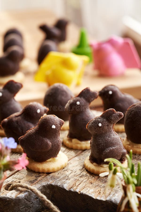 Chicken Bunny Shaped No Bake Easter Cookie Filled Eiercognac Cream ...