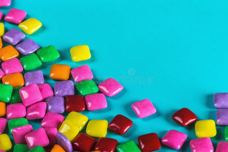 Chicle De Diversos Colores En Un Azul Foto de archivo - Imagen de gomas ...
