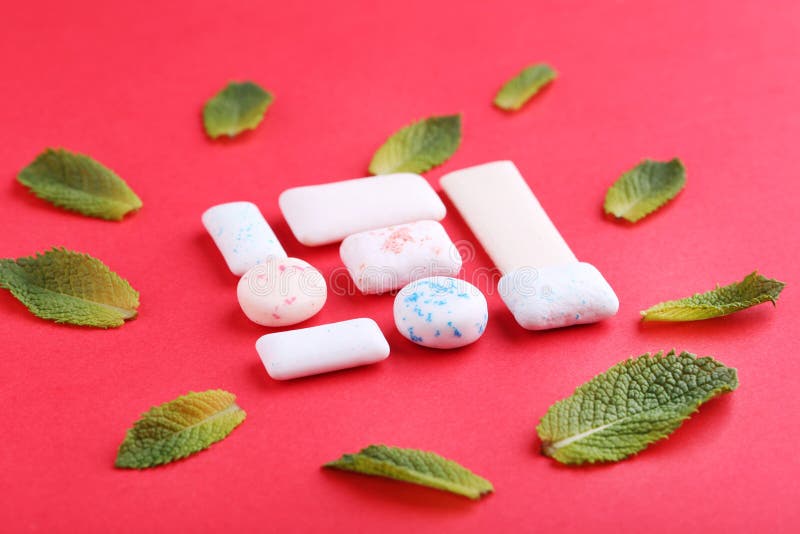 Chicles Con Las Hojas De La Menta Foto de archivo - Imagen de ...