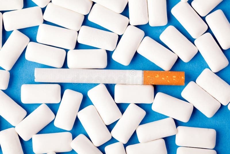 Chicle De La Nicotina Con El Cigarrillo Foto de archivo - Imagen de ...