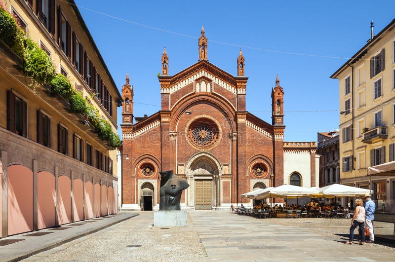 Chiesa Rossa a Milano L'Italia Fotografia Editoriale - Immagine di ...